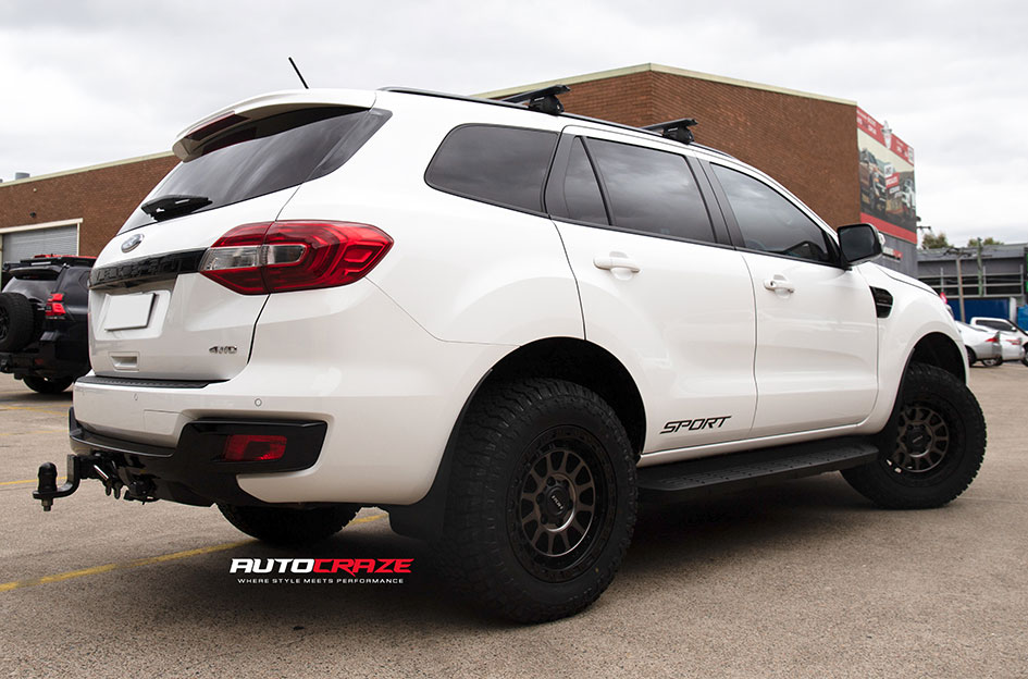 FORD EVEREST ROH ASSAULT MATT BLACK WITH BLACK BOLTS AND GRAPHITE FACE