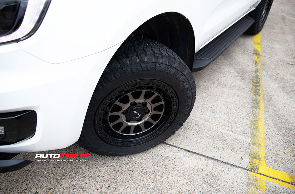 FORD EVEREST ROH ASSAULT MATT BLACK WITH BLACK BOLTS AND GRAPHITE FACE