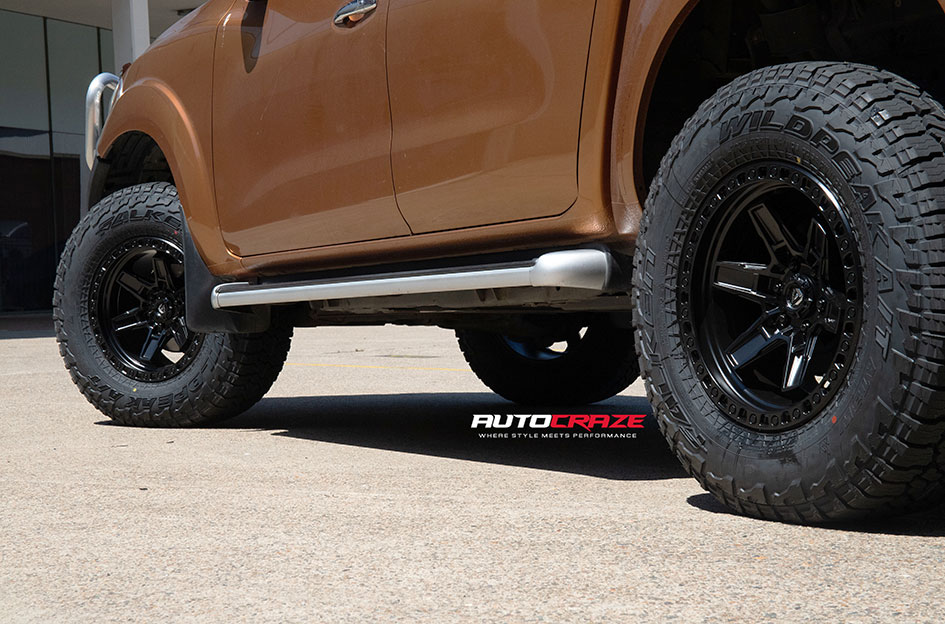 NISSAN NAVARA FUEL KICKER MATTE BLACK