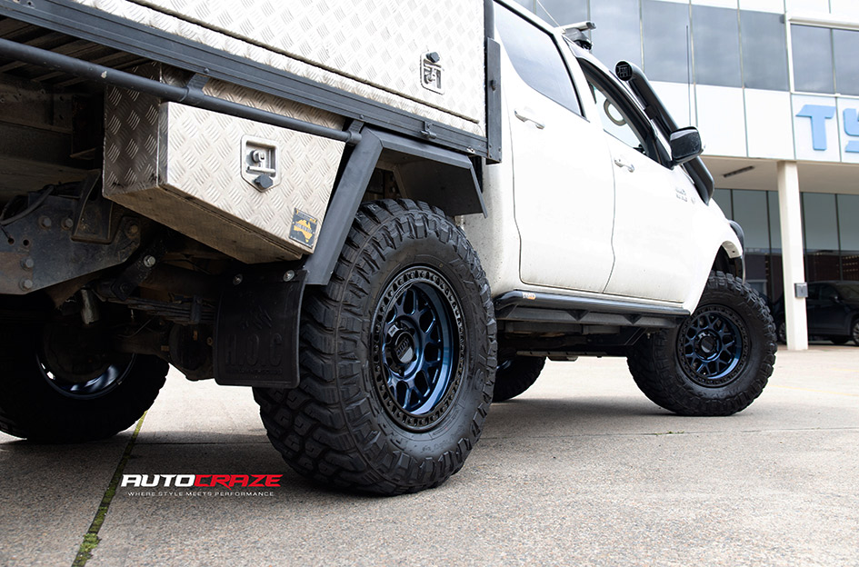 TOYOTA HILUX KMC GRS KM549 MIDNIGHT BLUE W/ GLOSS BLACK LIP