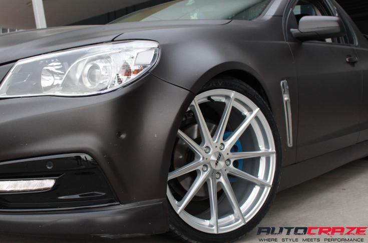 HOLDEN-COMMODORE-VF-SS-UTE-BATHURST-SILVER