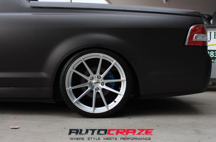 HOLDEN-COMMODORE-VF-SS-UTE-BATHURST-SILVER
