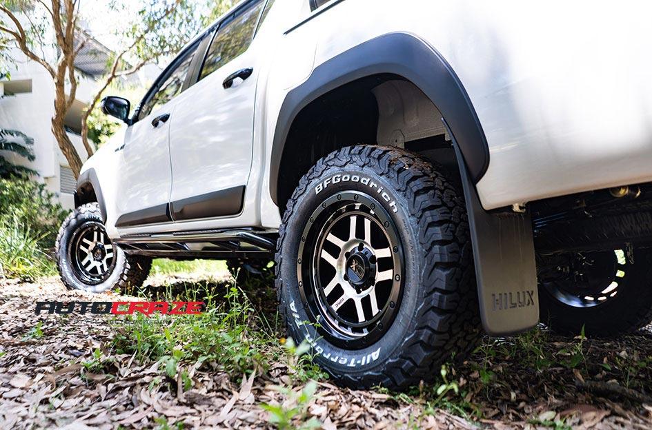 TOYOTA HILUX 4WD RECON SATIN BLACK MACHINED 1547515094 | Car gallery ...