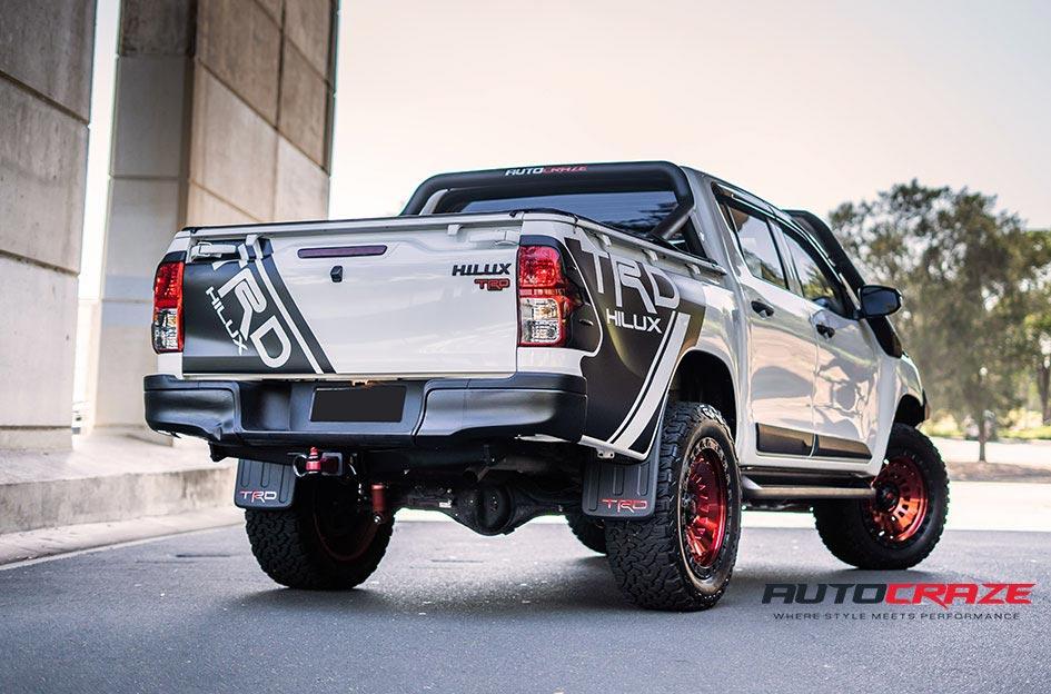 TOYOTA HILUX 4WD ZEPHYR CANDY RED WITH MATTE BLACK RING 1548287599 ...