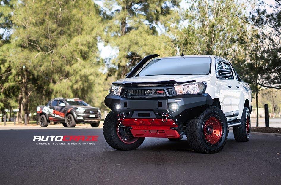 TOYOTA HILUX 4WD ZEPHYR CANDY RED WITH MATTE BLACK RING 1548287599 ...